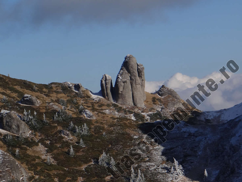 Traseu spre Varful Ciucas prin Saua Tigailor, din Pasul Bratocea. Muntii Ciucas – TraseePeMunte.ro