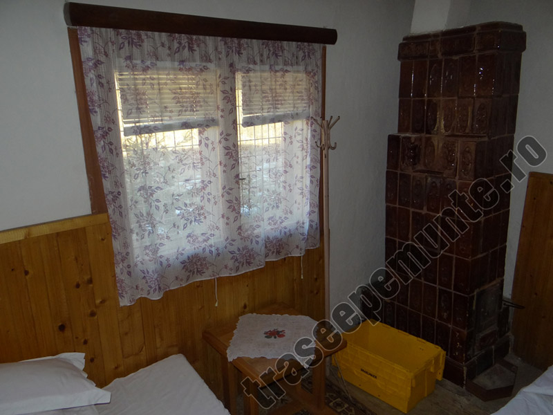 Cabana Cascoe_camera_soba – TraseePeMunte.ro