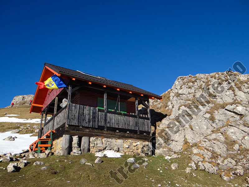 Refugiul Saua Strunga din Muntii Bucegi – TraseePeMunte.ro