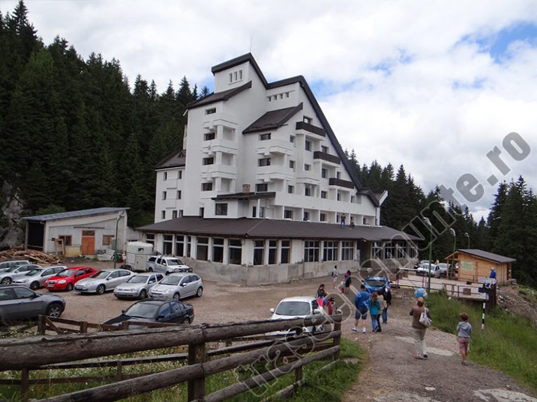 Traseu spre Pietrele Doamnei și Varful Rarau, de la Hotel Rarau. Muntii ...
