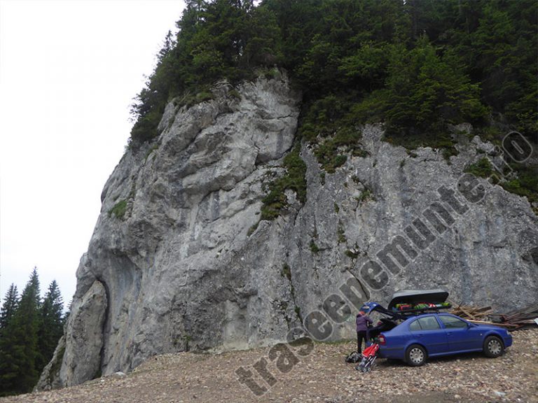Traseu spre Pietrele Doamnei și Varful Rarau, de la Hotel Rarau. Muntii ...