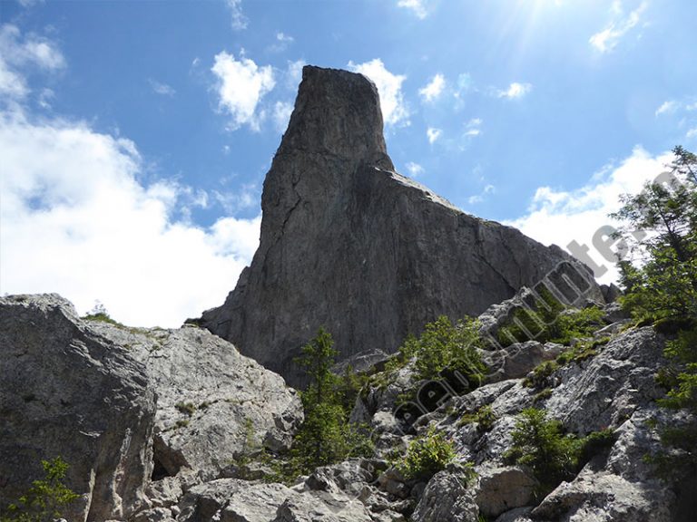 Traseu spre Pietrele Doamnei și Varful Rarau, de la Hotel Rarau. Muntii ...