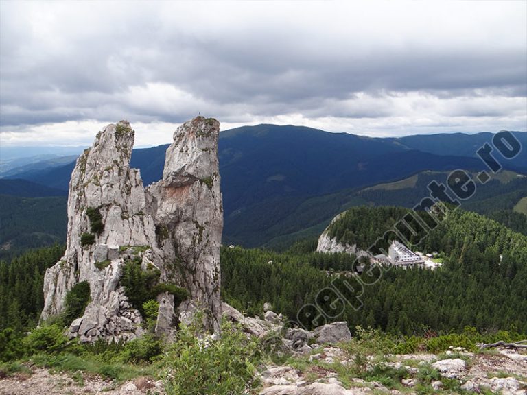Traseu spre Pietrele Doamnei și Varful Rarau, de la Hotel Rarau. Muntii ...