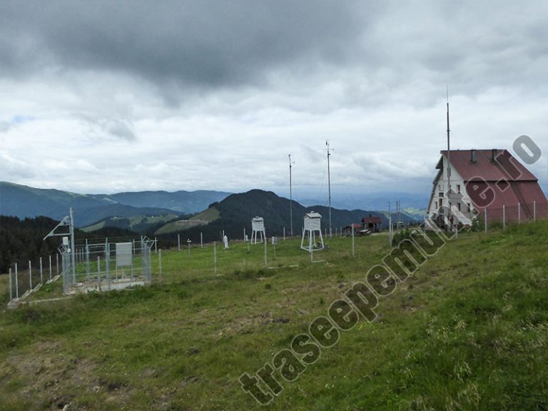 Traseu spre Pietrele Doamnei și Varful Rarau, de la Hotel Rarau. Muntii ...