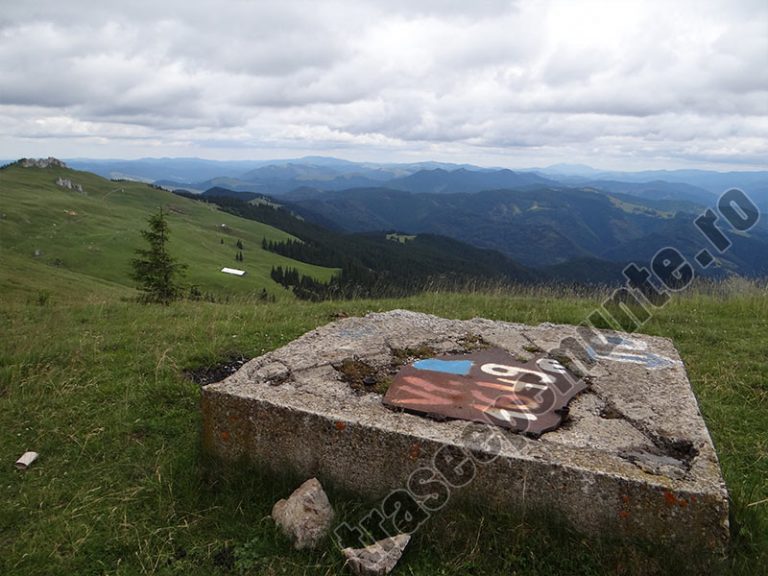 Traseu spre Pietrele Doamnei și Varful Rarau, de la Hotel Rarau. Muntii ...