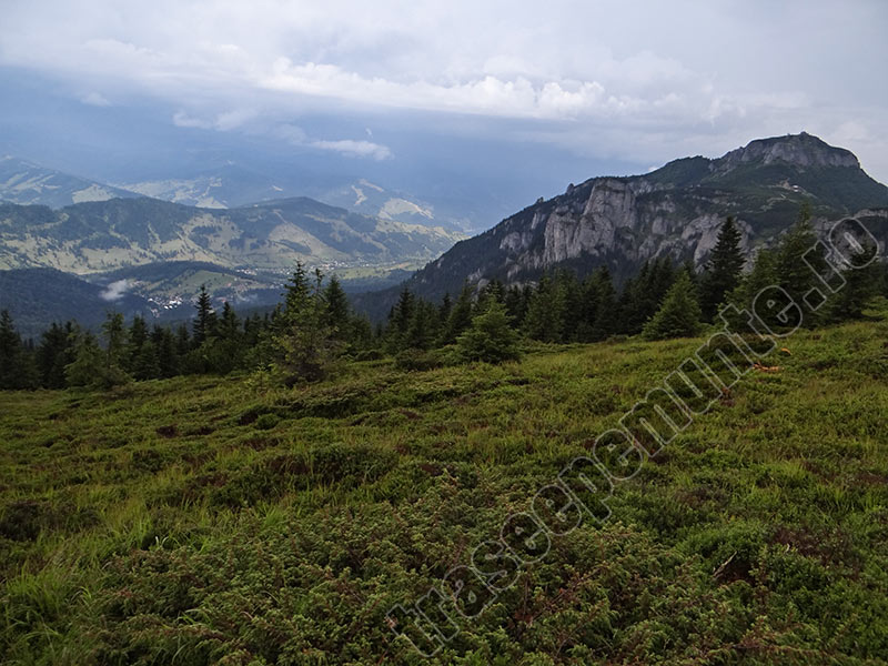 Traseu spre Cabana Dochia si Cascada Duruitoarea, din statiunea Durau ...