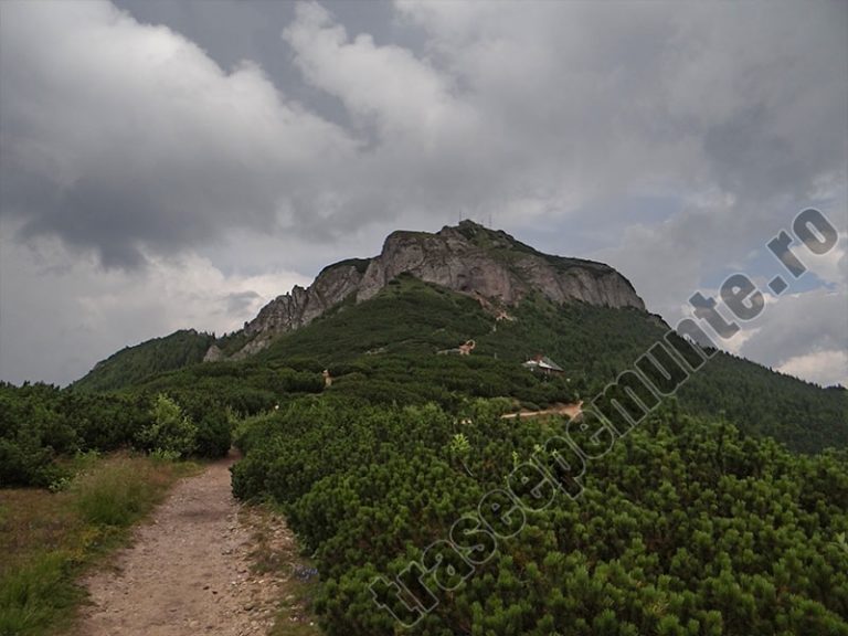 Traseu spre Cabana Dochia si Cascada Duruitoarea, din statiunea Durau ...